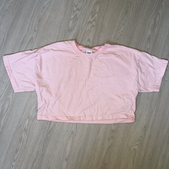 Aritzia | Tops | Aritzia Light Pink Crop Tshirt | Poshmark
